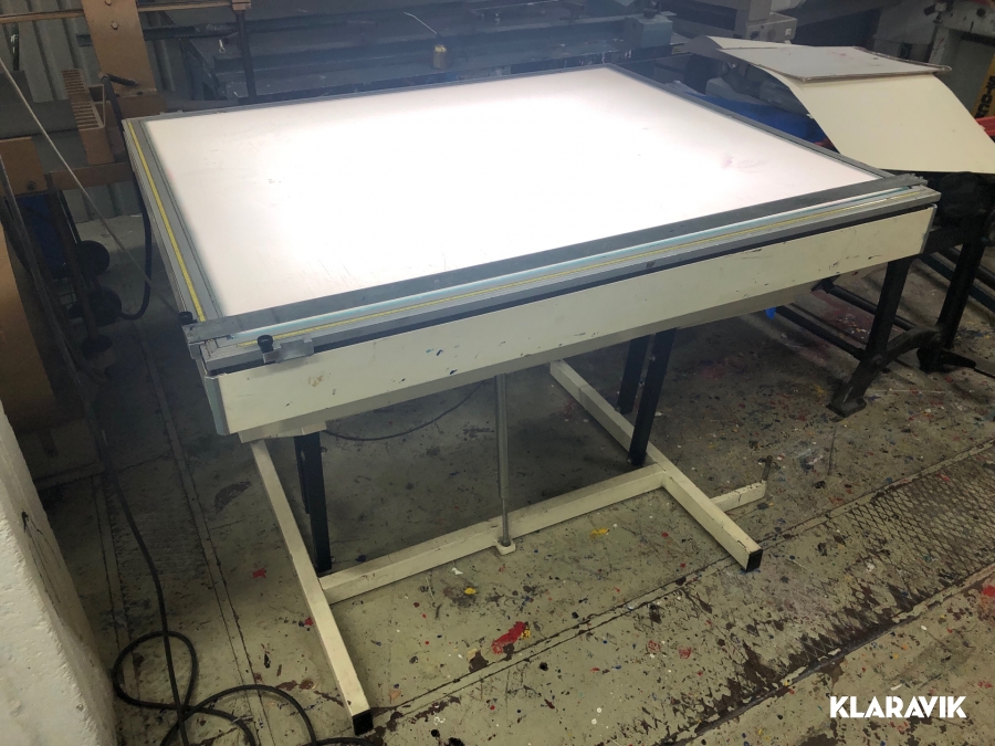 Klaravik Auktioner | Ljusbord för filmmontering