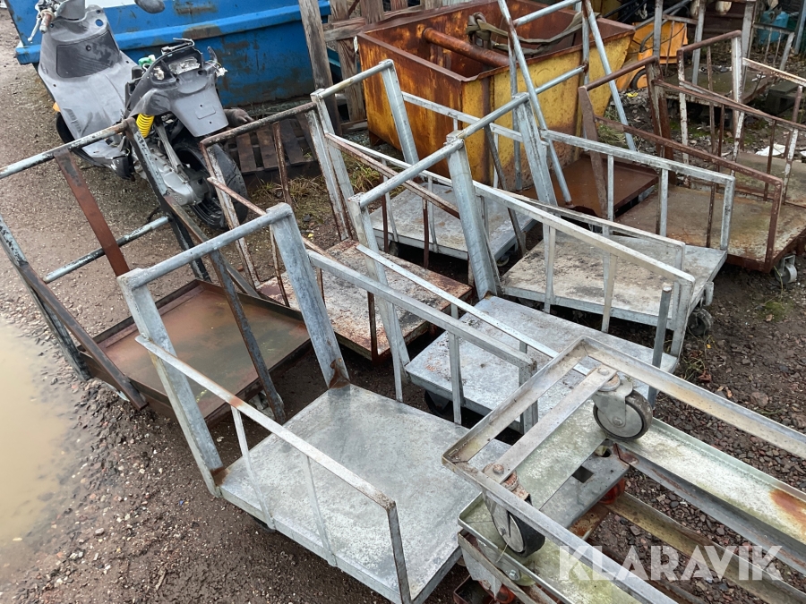 Parti med diverse olika bageri vagnar, Åmål, Klaravik auktio