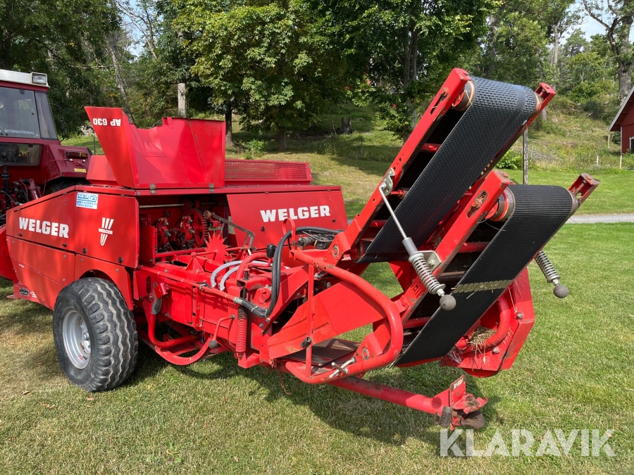 Småbalspress med kastare Welger AP630, Söderköping, Klaravik