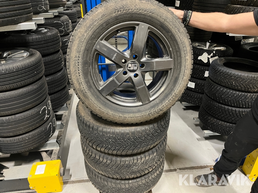 Dubbdäck på fälg Nokian Hakkapeliitta 235/65 R17, Kinda, Kla