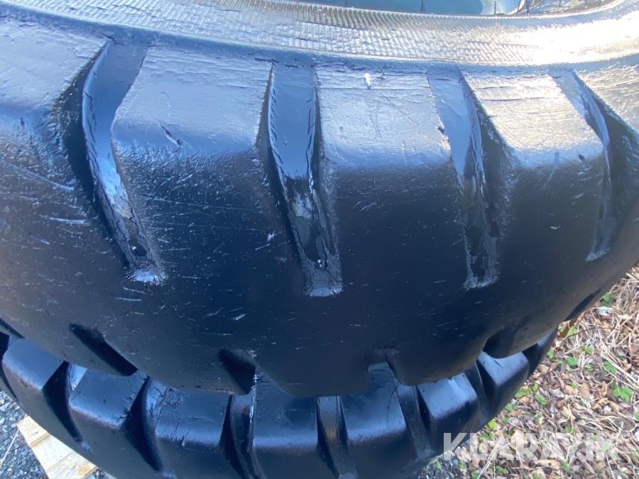 Entreprenaddäck Liebherr, Norrtälje, Klaravik auktioner