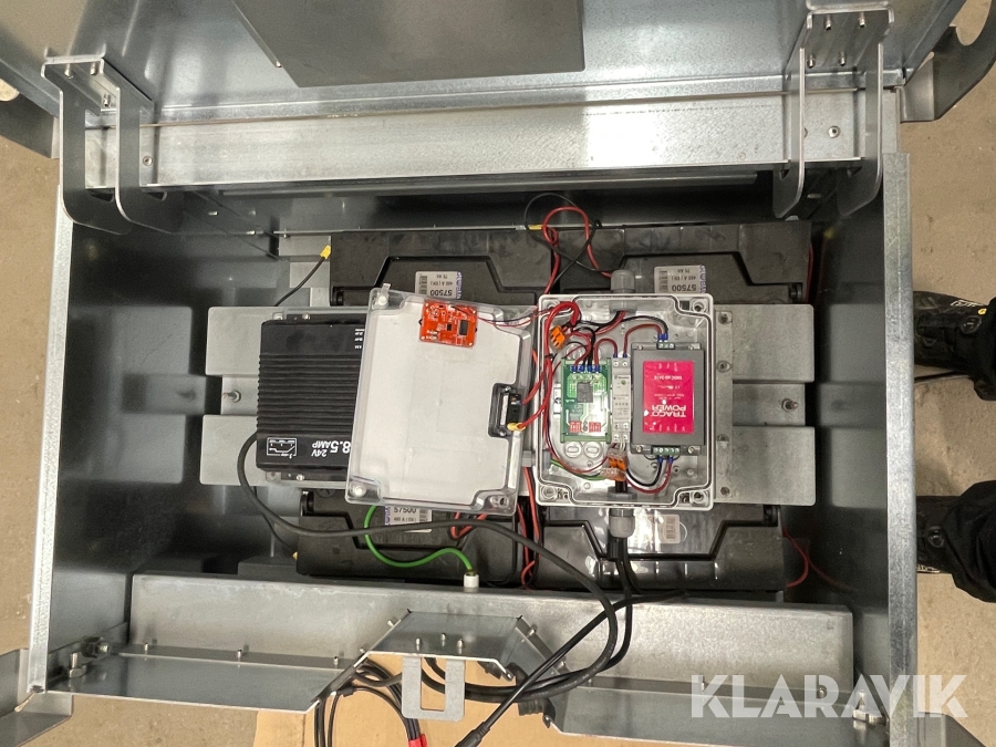 Batteri-låda 4 st 75Ah batterier 48v Ramirent, Svalöv,