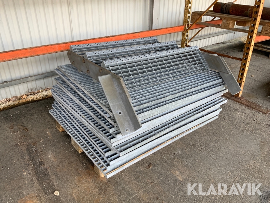 Gallerdurk med trapp, Tingsryd, Klaravik auktioner