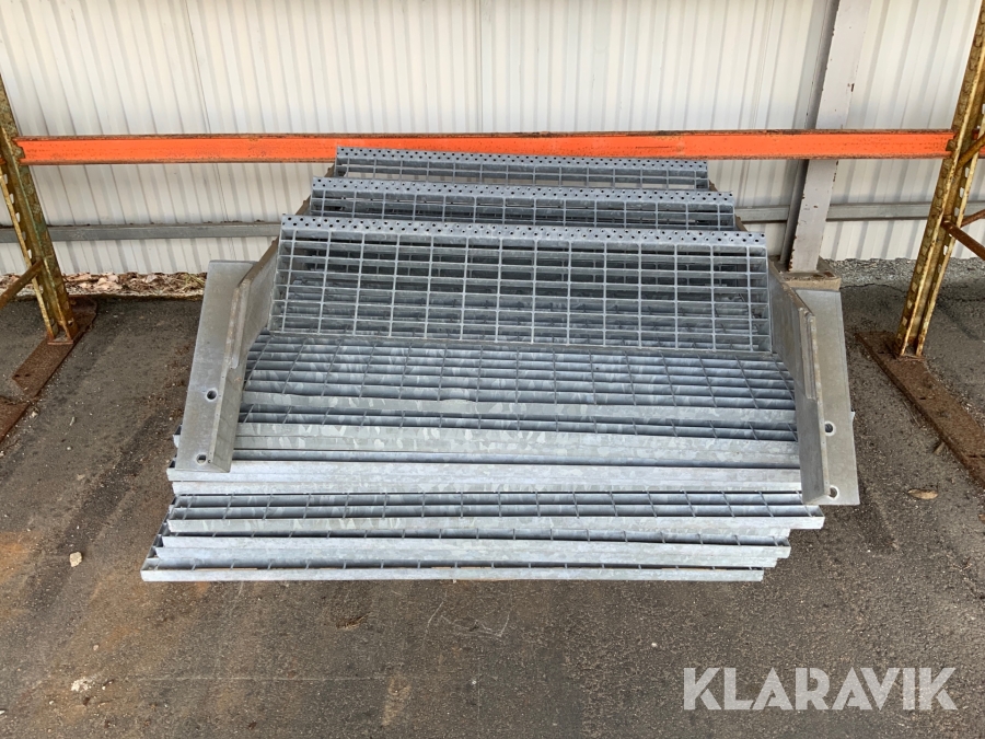 Gallerdurk med trapp, Tingsryd, Klaravik auktioner