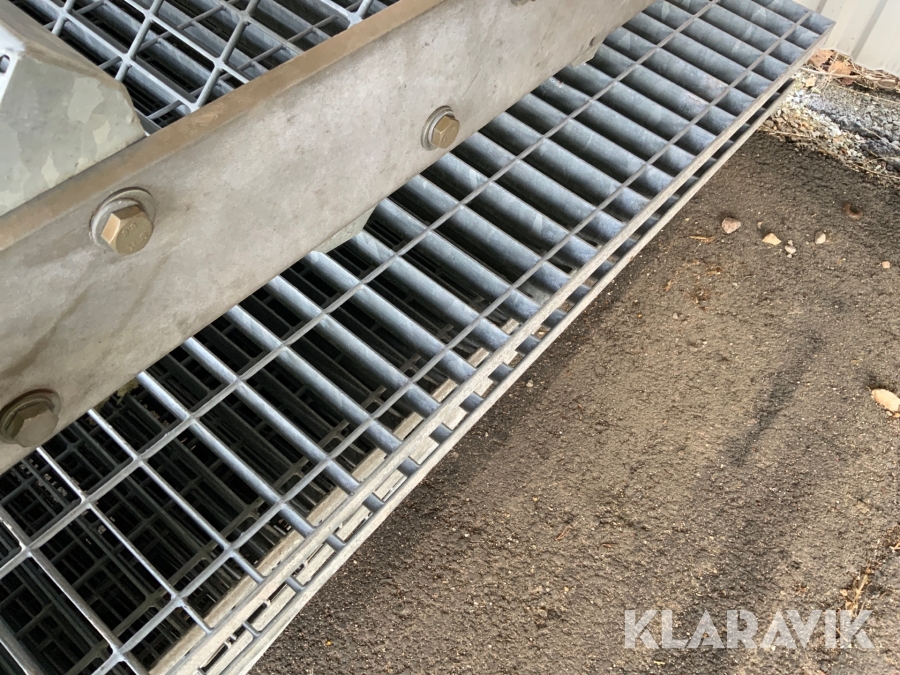 Gallerdurk med trapp, Tingsryd, Klaravik auktioner