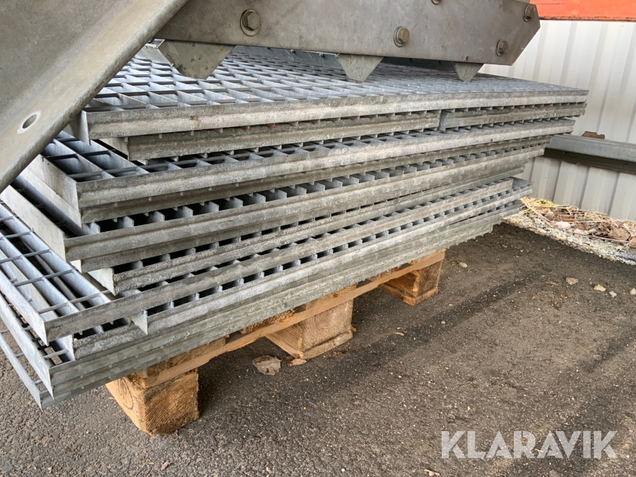 Gallerdurk med trapp, Tingsryd, Klaravik auktioner