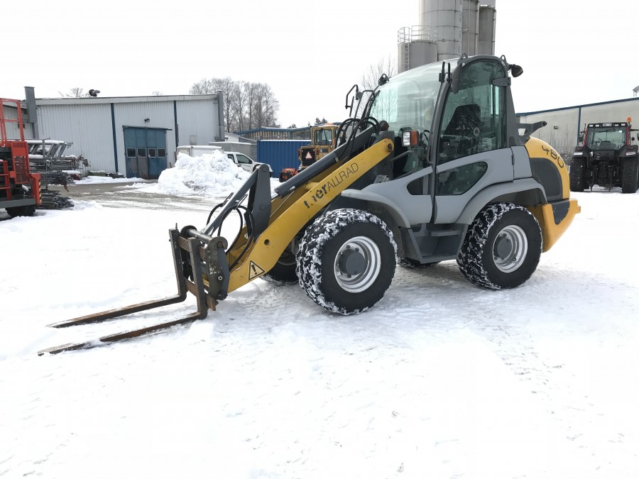 Lastmaskin med skopa & gafflar