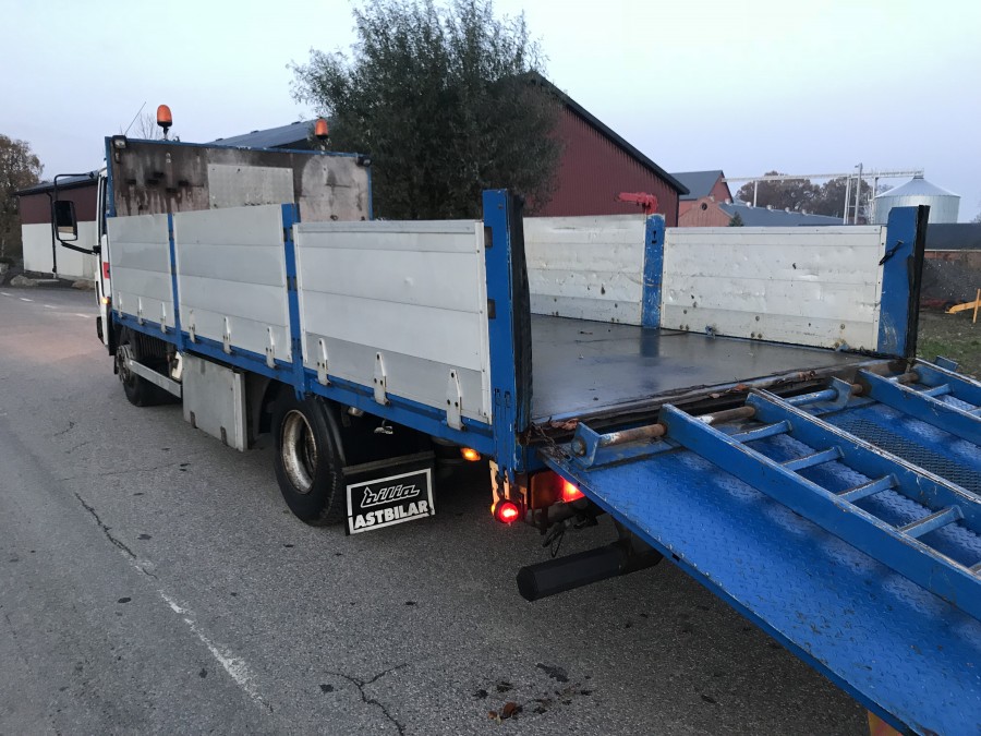 Lastbil Flakbil med ramp