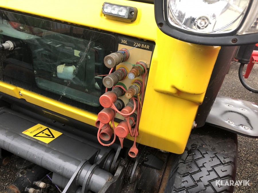 Multihog MH90 med plog, spridare & sop