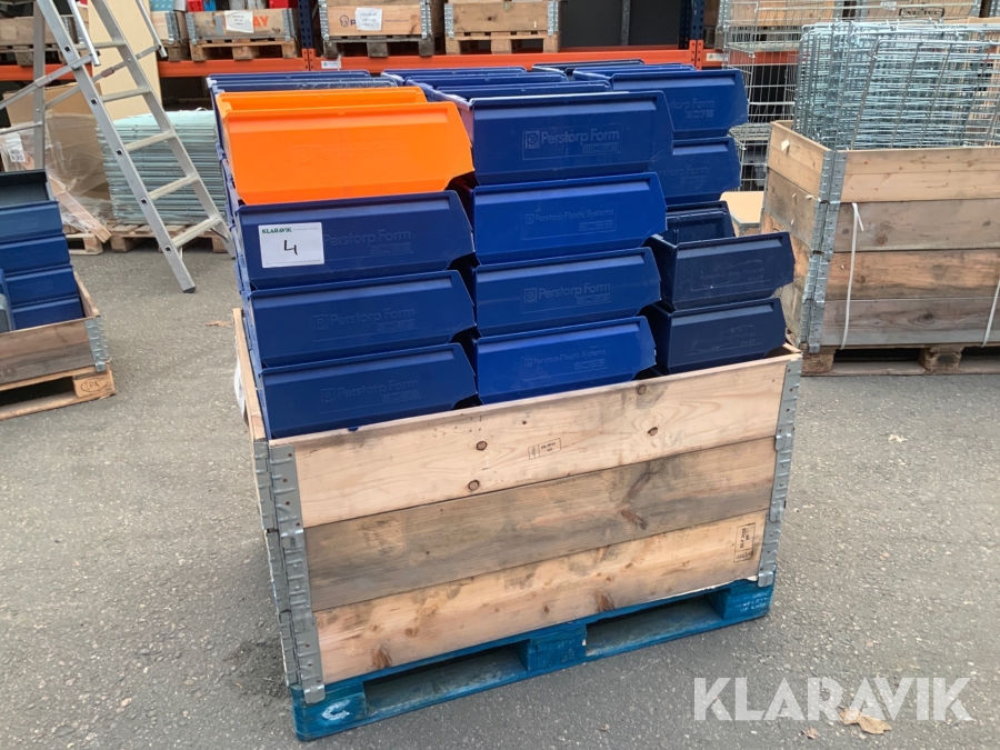 Plastlådor, Katrineholm, Klaravik auktioner