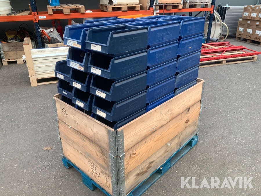 Plastlådor, Katrineholm, Klaravik auktioner