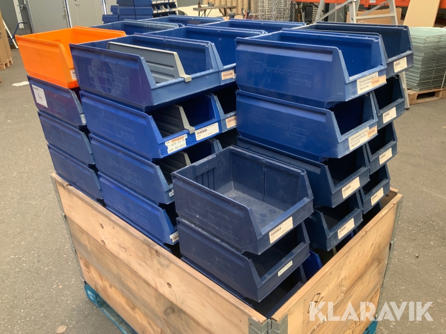 Plastlådor, Katrineholm, Klaravik auktioner