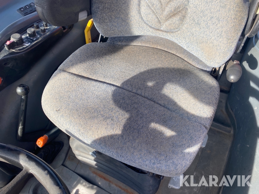 Traktor New Holland TL 90A 4WD, Enköping, Klaravik auktioner