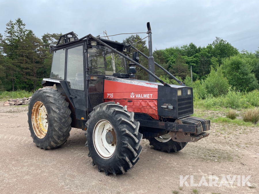 Traktor Valmet 705, Lysekil, Klaravik auktioner