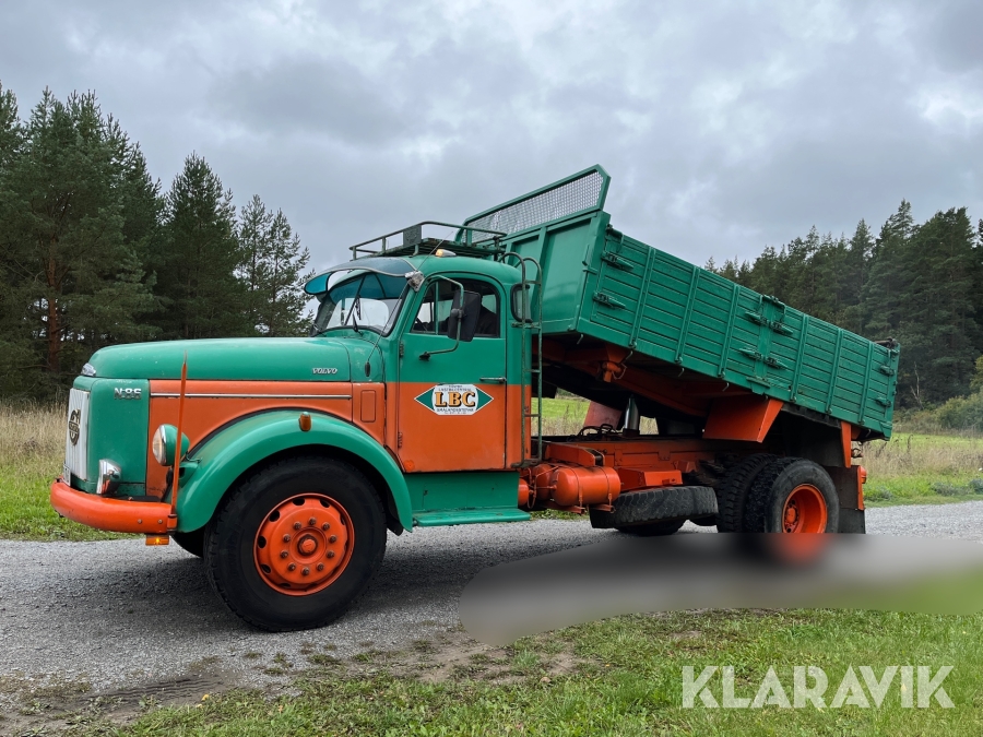 Lastbil med tipp Volvo N 86-44 S, Upplands Väsby, Klaravik
