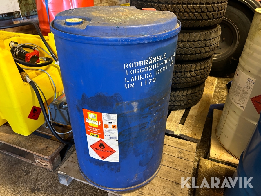 Fat med T-röd, ca 130 L Lahega Röd bränsle, Lysekil, Klaravi