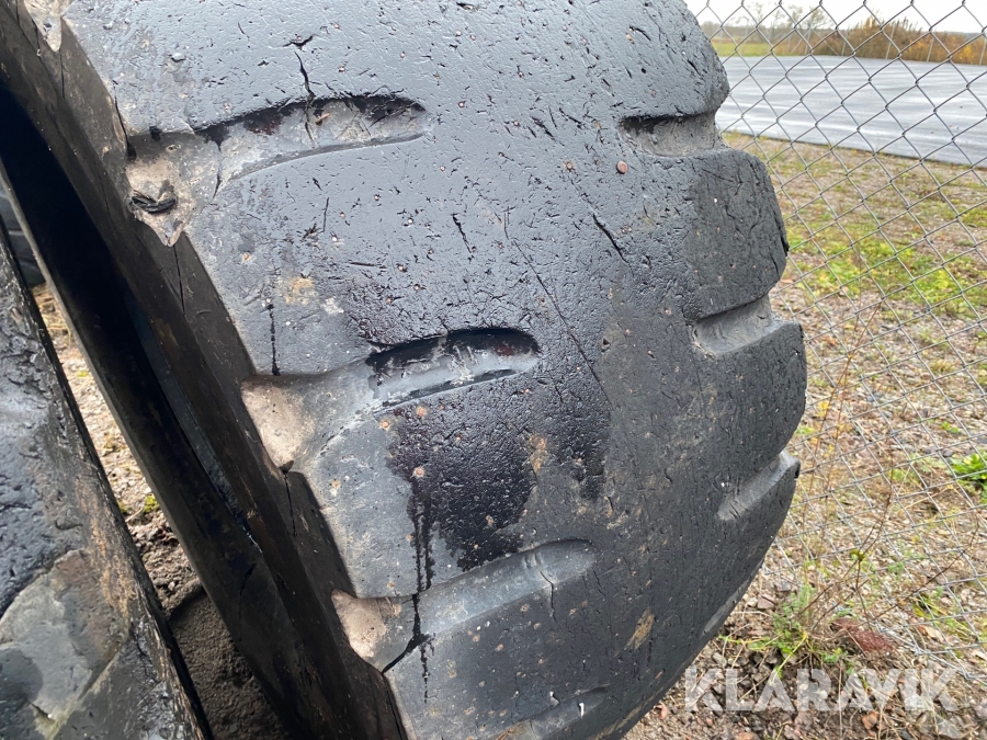 Klaravik Auktioner | Entrepenaddäck 23,5 R25 6st