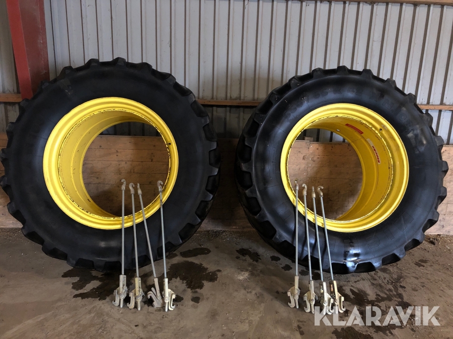 Klaravik Auktioner | Dubbelmontage Michelin XM108 med spännare