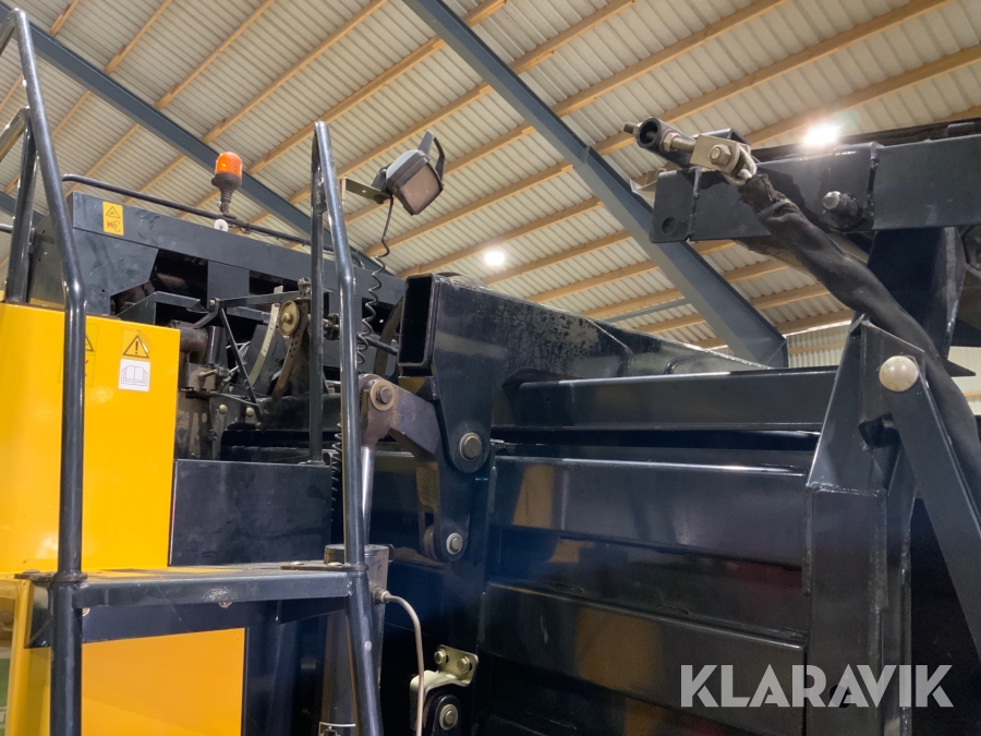 Fyrkantspress New Holland BB940RT, Alvesta, Klaravik auktion