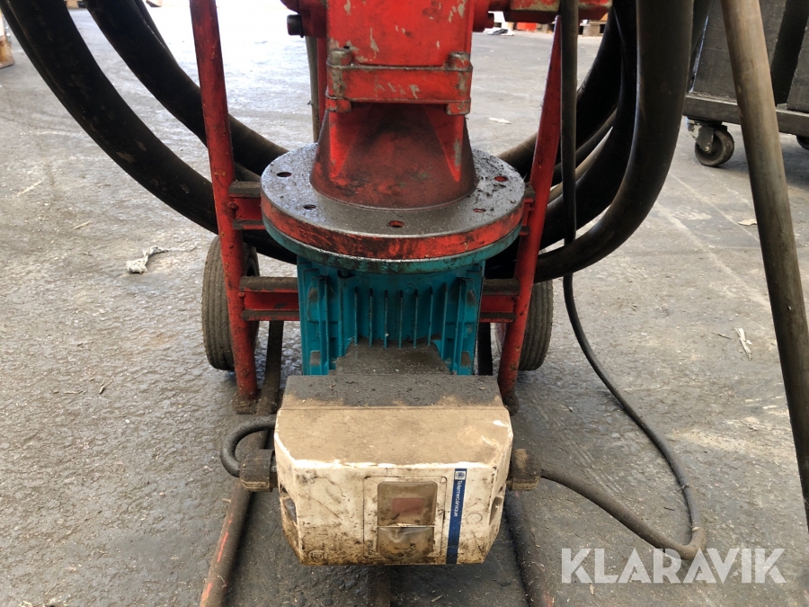 Klaravik Auktioner | Oljepump med filter