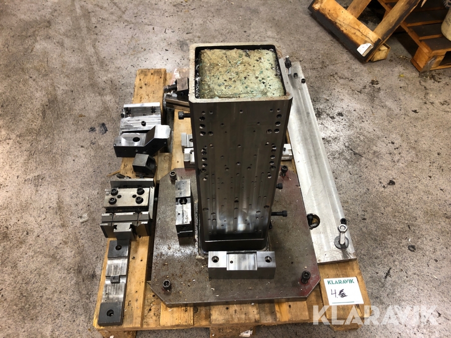 Klaravik Auktioner | Kub / Maskinstycke / Fixturer