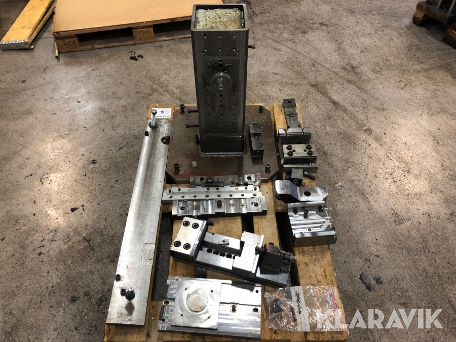 Klaravik Auktioner | Kub / Maskinstycke / Fixturer