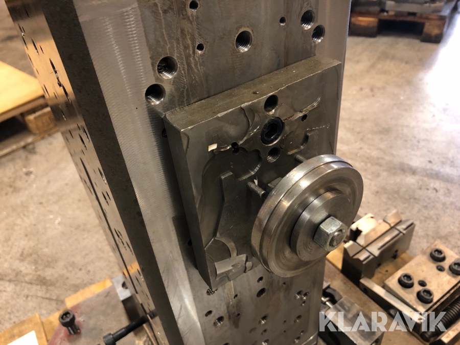 Klaravik Auktioner | Kub / Maskinstycke / Fixturer