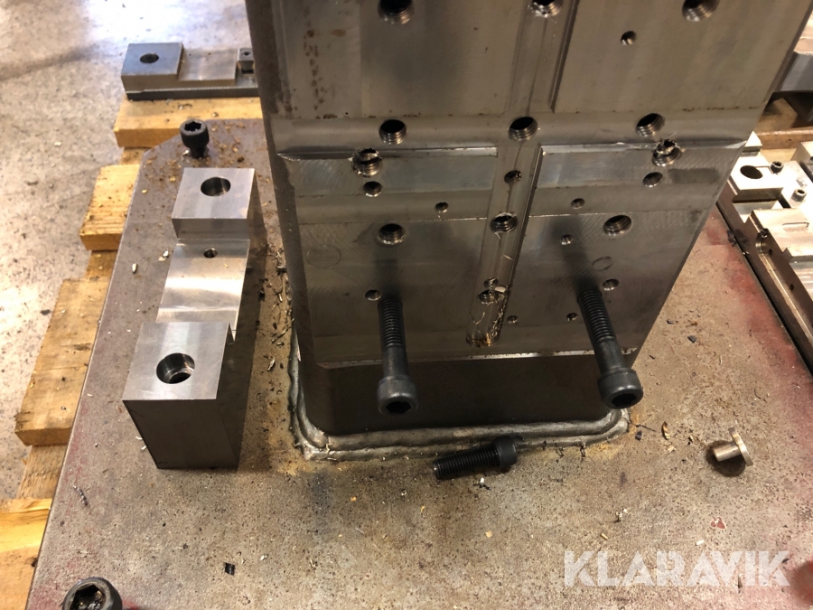 Klaravik Auktioner | Kub / Maskinstycke / Fixturer