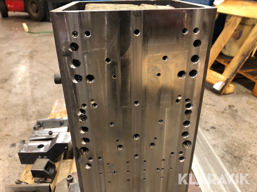 Klaravik Auktioner | Kub / Maskinstycke / Fixturer