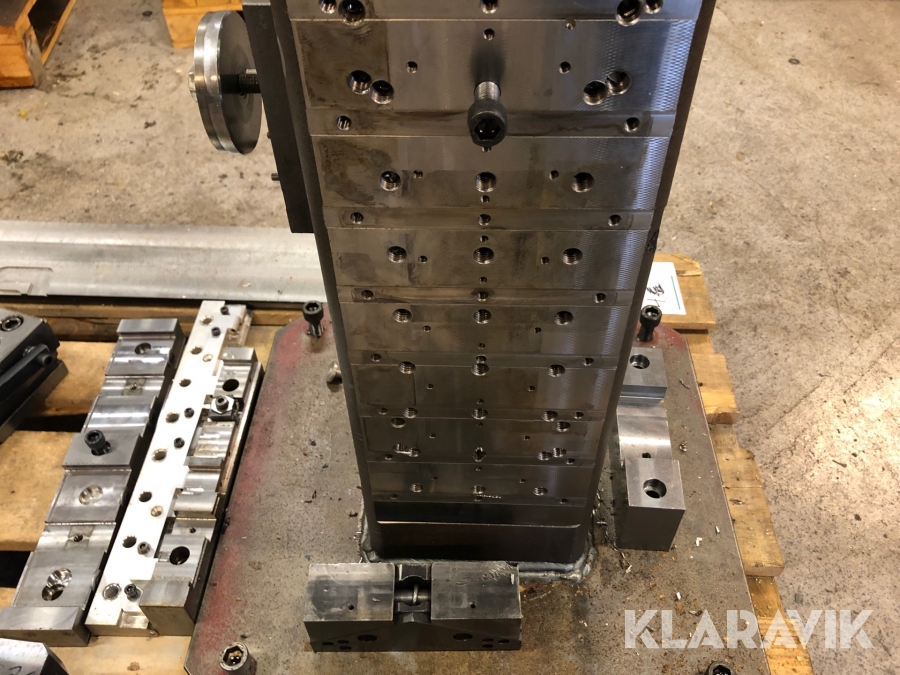 Klaravik Auktioner | Kub / Maskinstycke / Fixturer