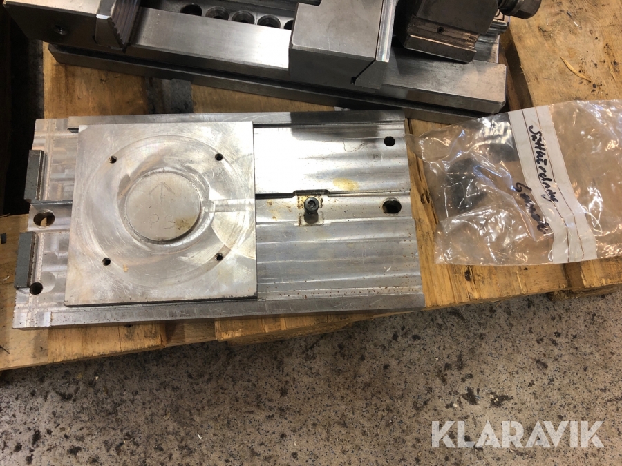 Klaravik Auktioner | Kub / Maskinstycke / Fixturer