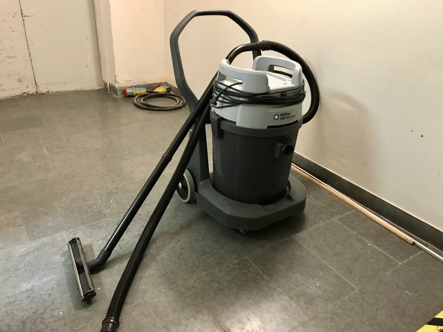 Klaravik Auktioner | Vattendammsugare Nilfisk GWD 350