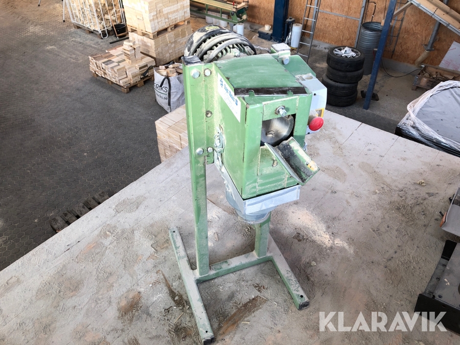 Klaravik Auktioner | Stakkäppsvässare Hugo Maskin AB