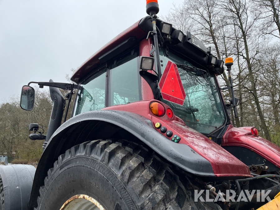 Traktor Valtra N142 Twintrac, Stockholm, Klaravik auktioner