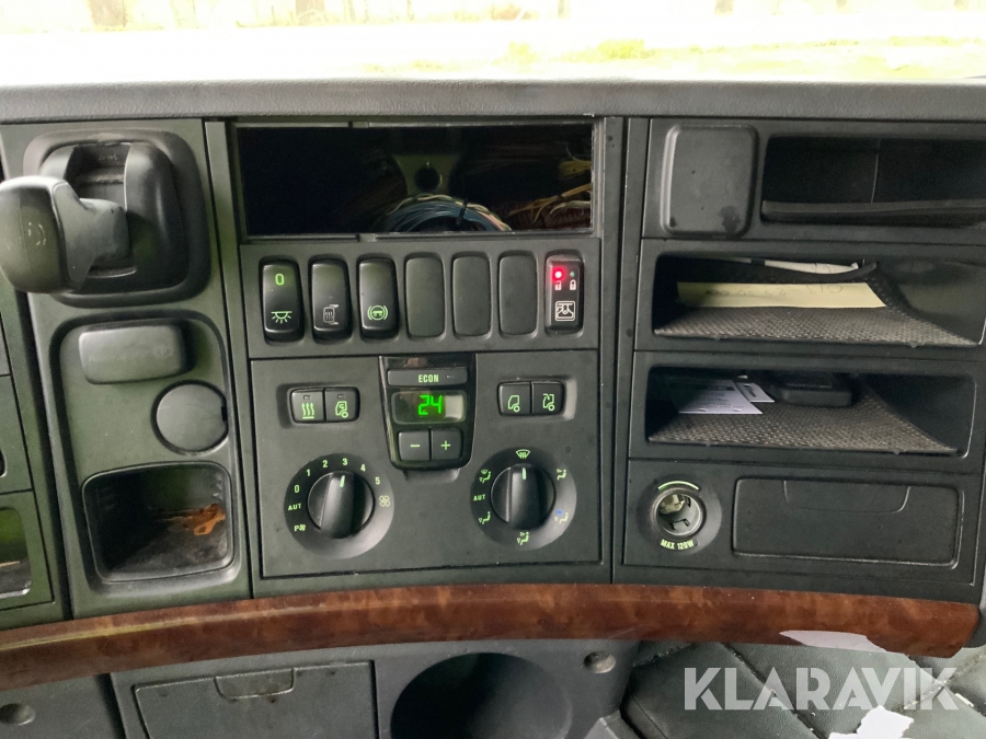 Lastbil Scania R740 med skåp öppningsbar sida