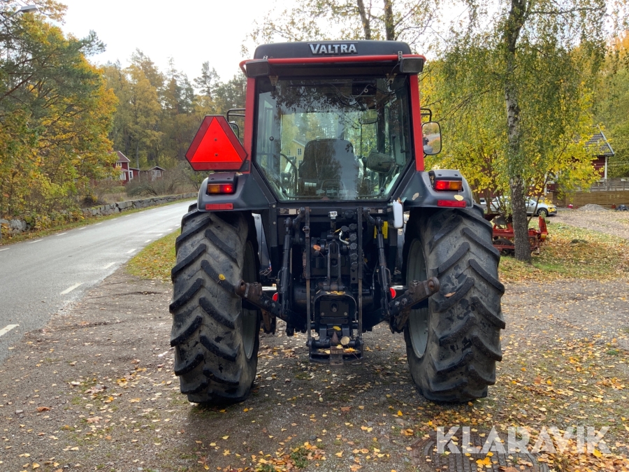 Traktor Valtra 900-4, Kalmar, Klaravik auktioner