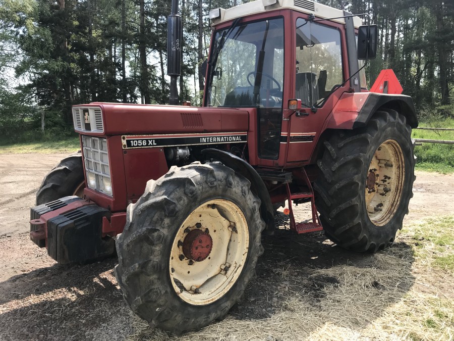 Traktor IH 1056 XL