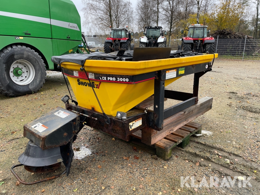 Klaravik Auktioner | Sandspridare Snowex Ice pro 3000