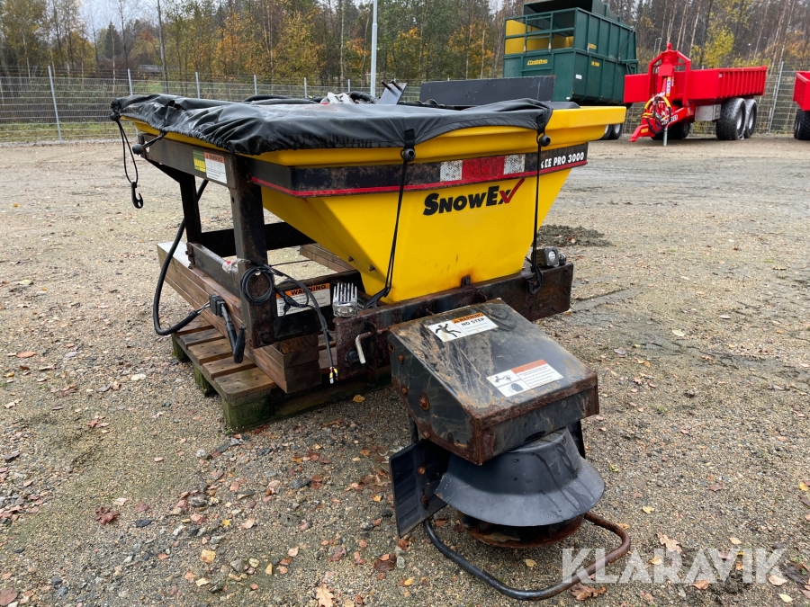 Klaravik Auktioner | Sandspridare Snowex Ice pro 3000