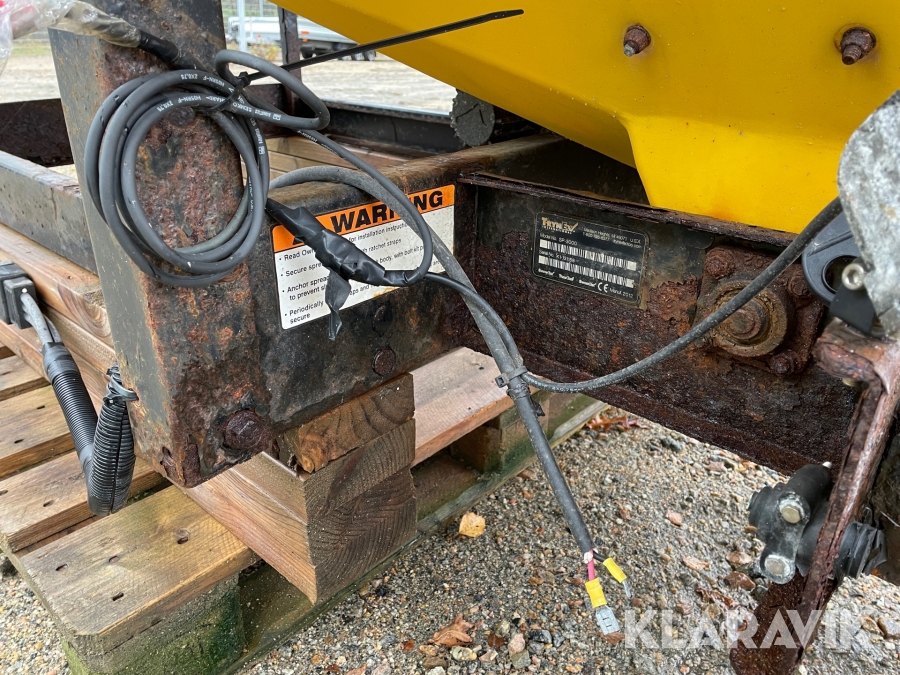 Klaravik Auktioner | Sandspridare Snowex Ice pro 3000