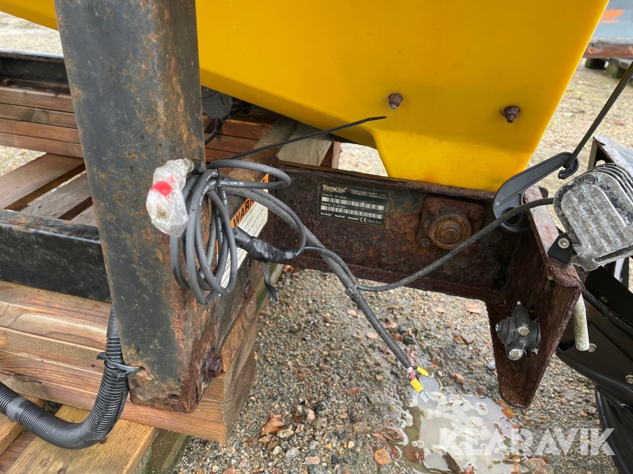 Klaravik Auktioner | Sandspridare Snowex Ice pro 3000