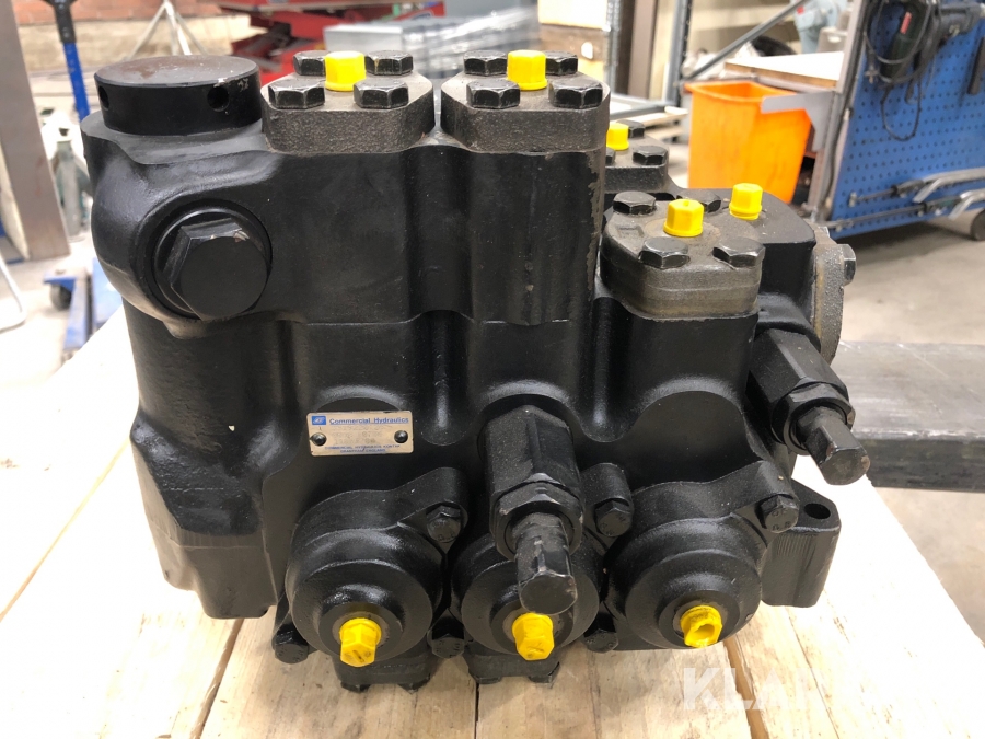 Klaravik Auktioner | Hydraulblock Commercial hydraulics 202/4/00075