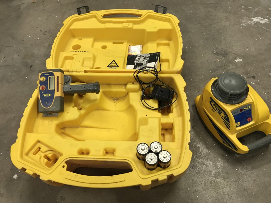 Klaravik Auktioner | Enfallslaser Planlaser Laser SPECTRA LL300