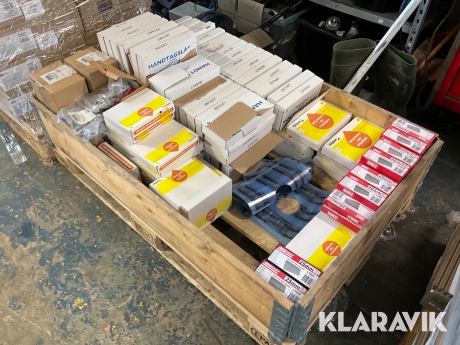 Pall med blandat byggmaterial, Boden, Klaravik auktioner