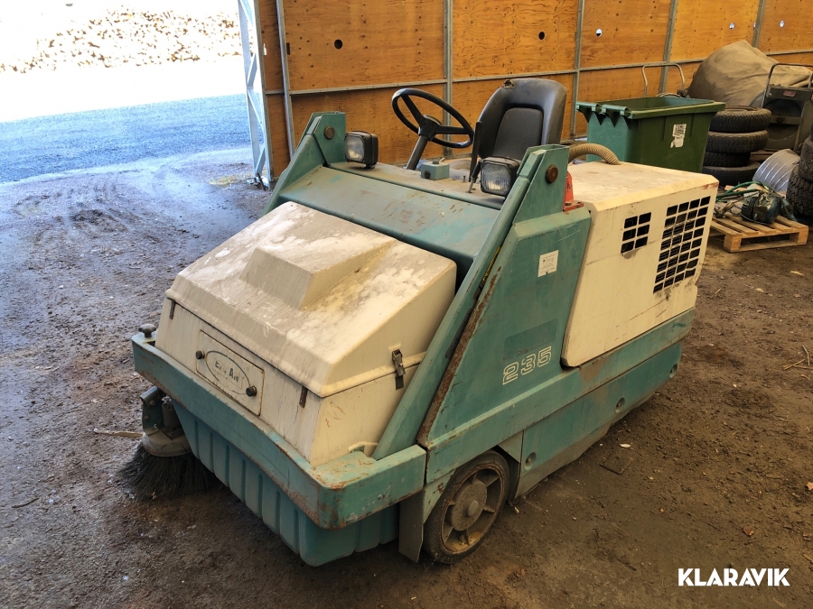 Sopmaskin åkbar Tennant 235