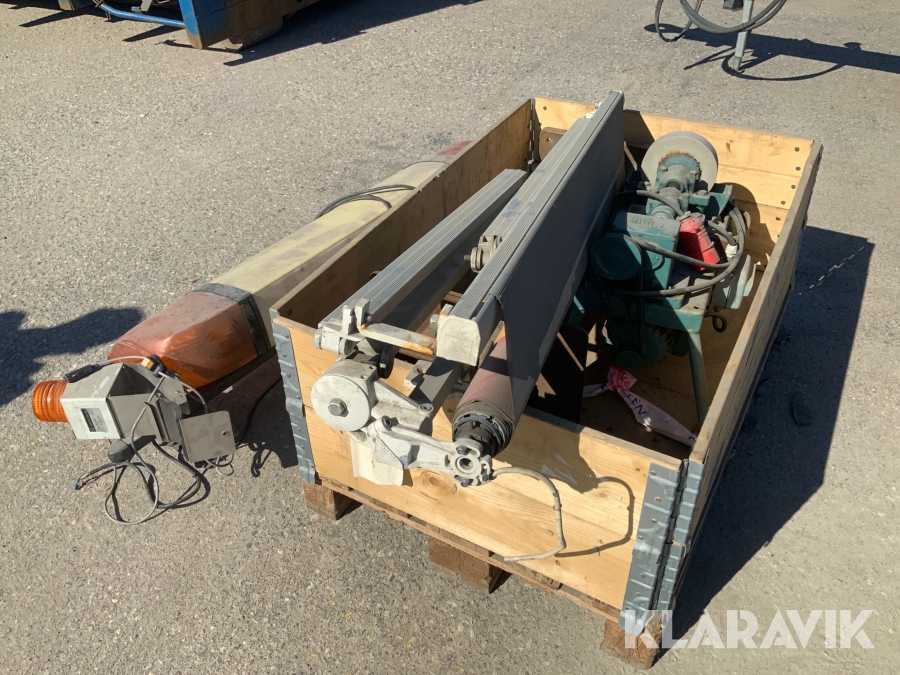 Slipar 2st och varnings skyltar, Katrineholm, Klaravik aukti