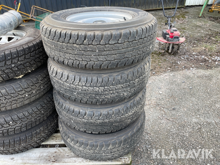 Däck 235/75R15 109S Dunlop 4 st