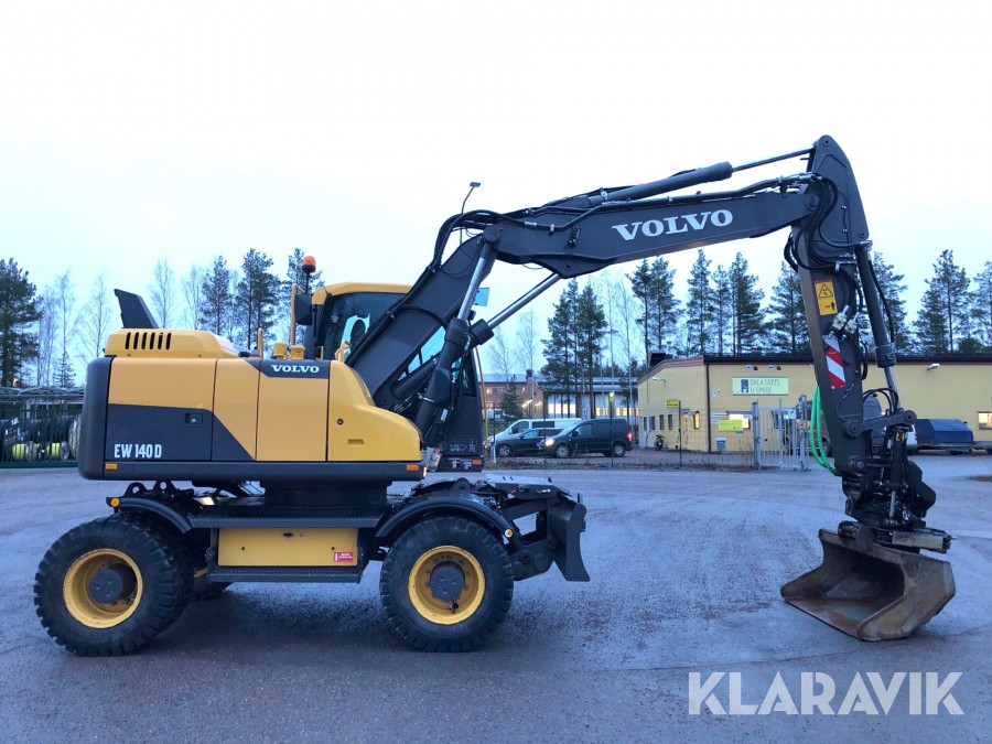 Grävmaskin Volvo 140D Tiltrotator