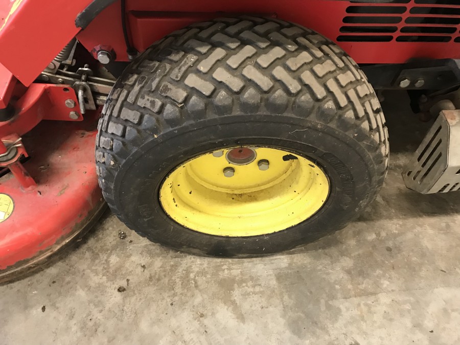 Klaravik Auktioner | Gräsklippare Ferrari 630 / Zeroturn