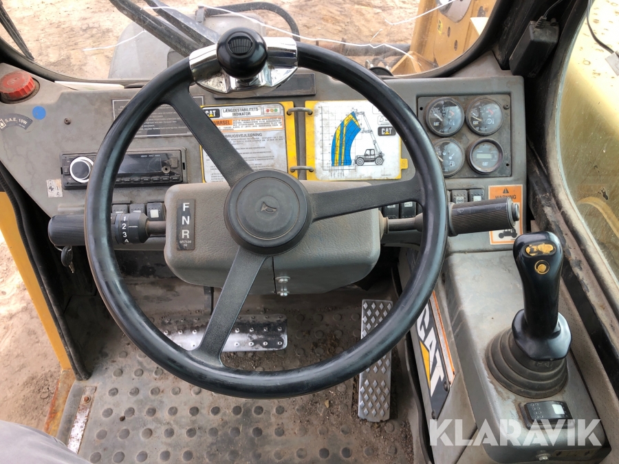 Teleskoptruck CAT TH82